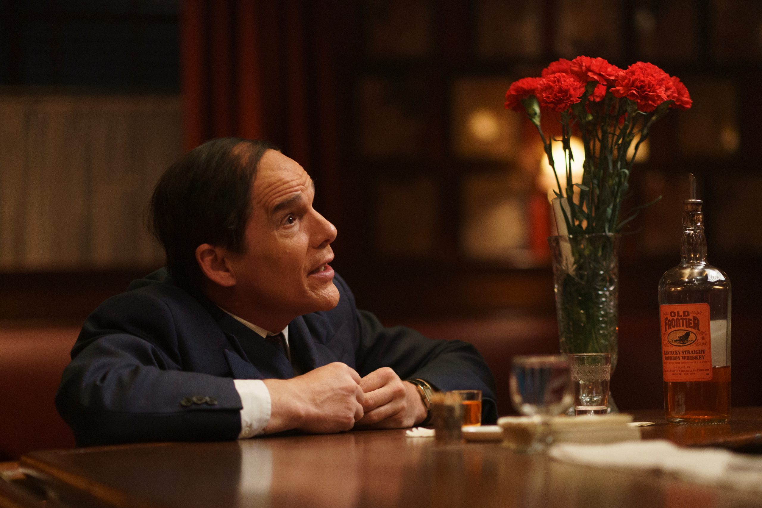 In ‘Blue Moon,’ Ethan Hawke surprises as a melancholy Broadway legend ...