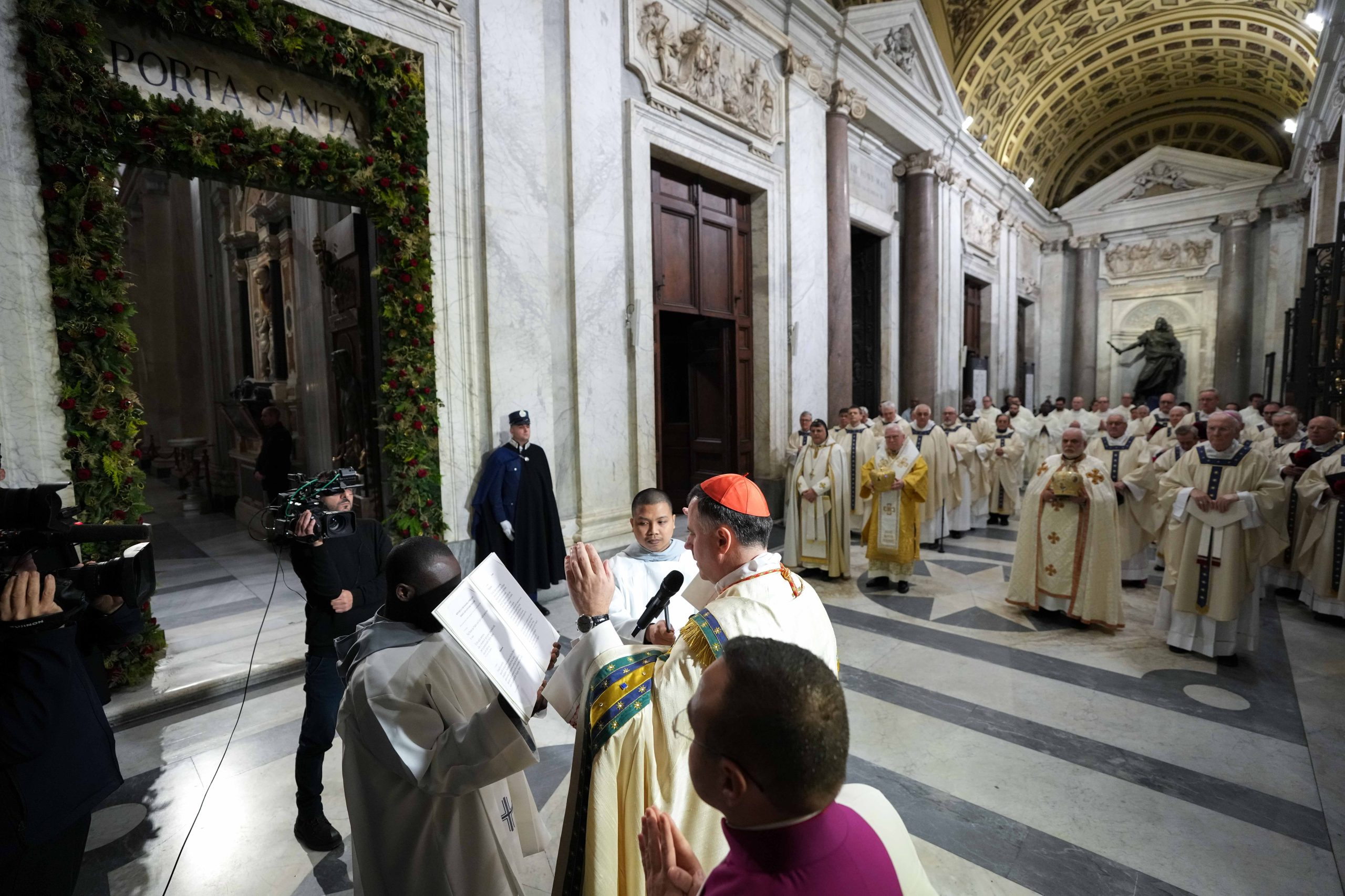 As Holy Doors close, cardinals emphasize God's arms are always open ...