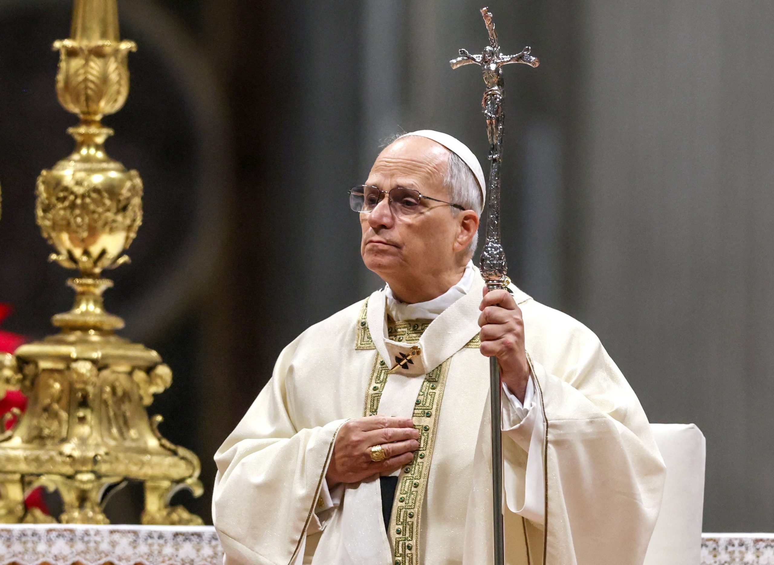 Leo’s new papal staff highlights Christ’s victory over death - America ...