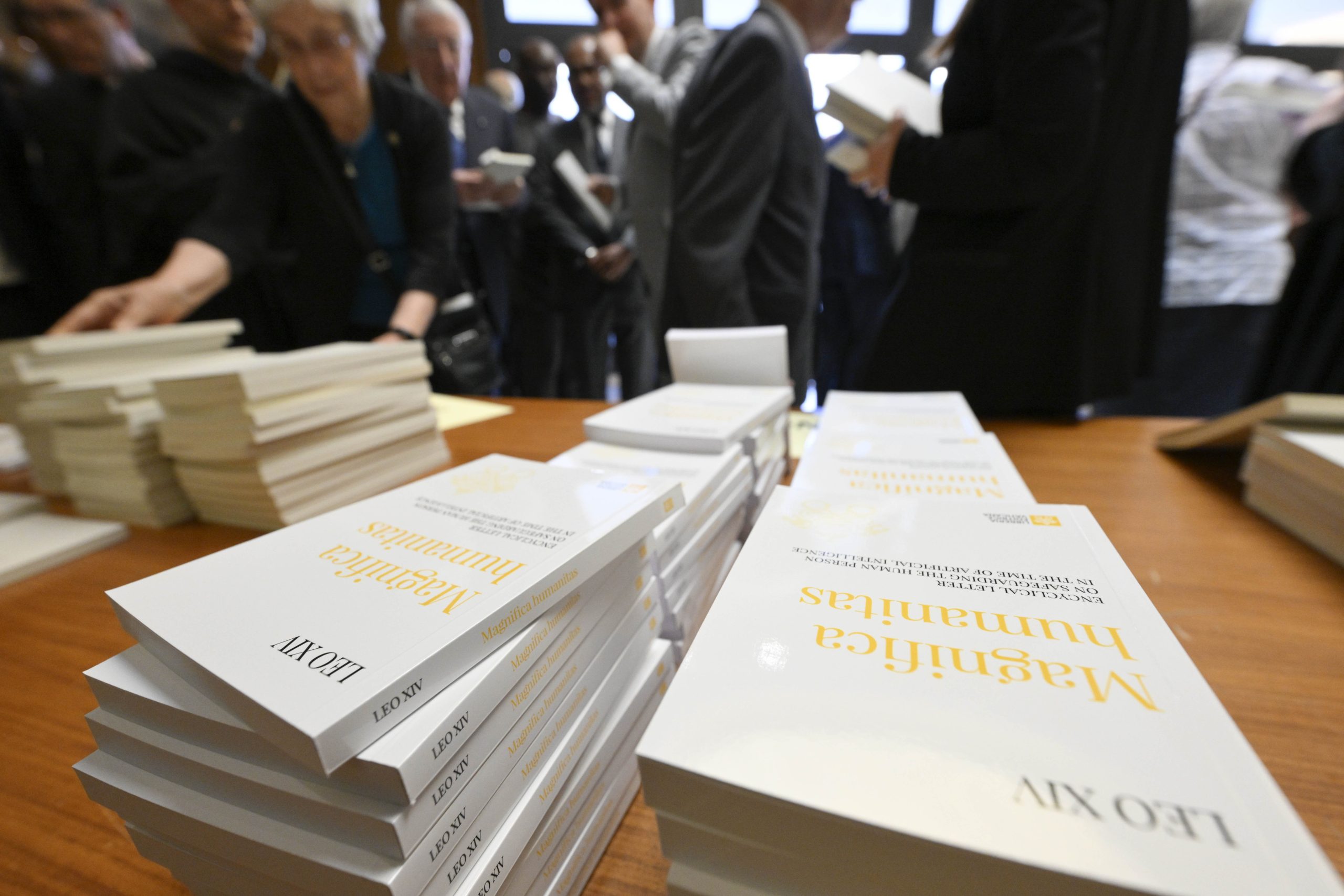 A capitalist (priest) reads ‘Magnifica Humanitas’ - America Magazine